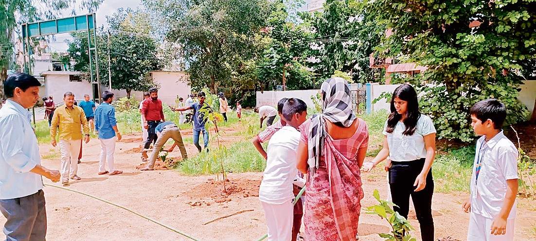 UoH NSS cell organies a plantation drive at ZPH School | The Pioneer
