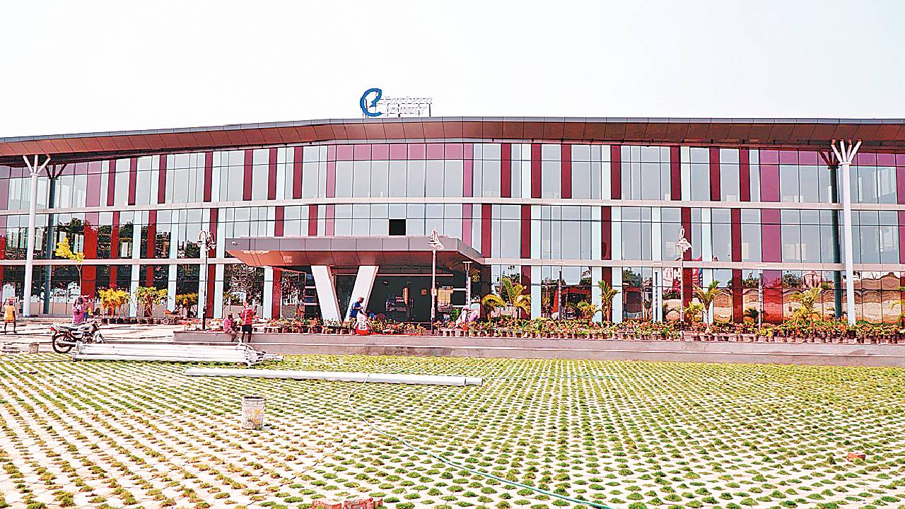 APEPDCL unveils eco-friendly training centre | The Pioneer