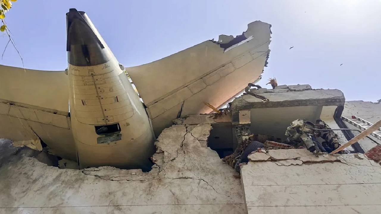 For first time, Boeing 787 plane suffers fatal accident | The Pioneer
